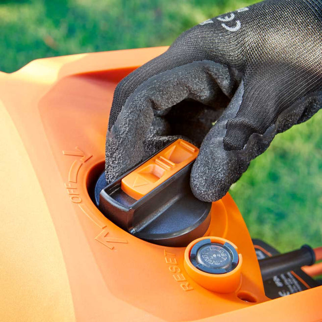 LawnMaster 2800W Quiet Garden Shredder with Drum Mechanism – Cleva UK