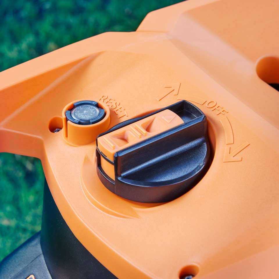 LawnMaster 2800W Quiet Garden Shredder with Drum Mechanism – Cleva UK