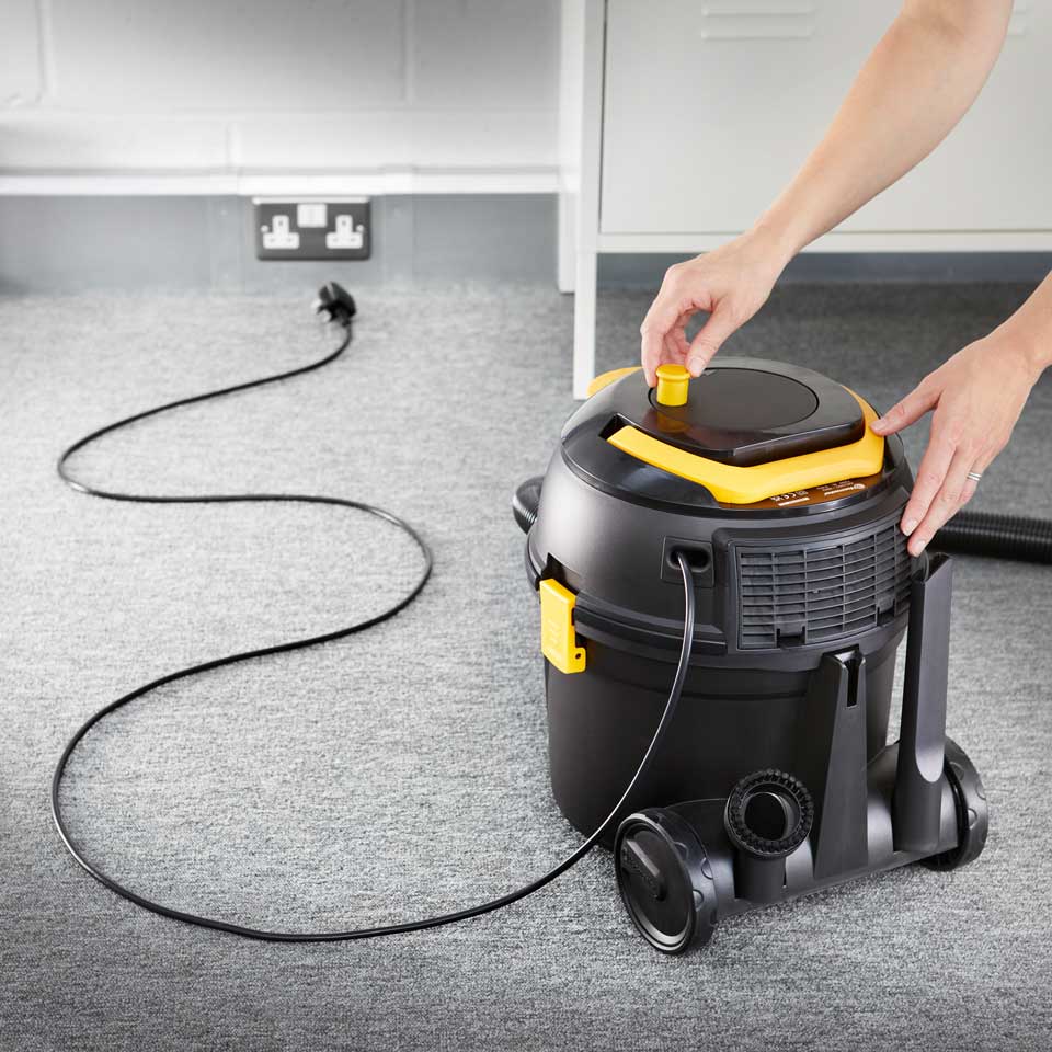 Vacmaster D8 Cylinder Vacuum Cleaner | With 5 Dust Bags – Cleva
