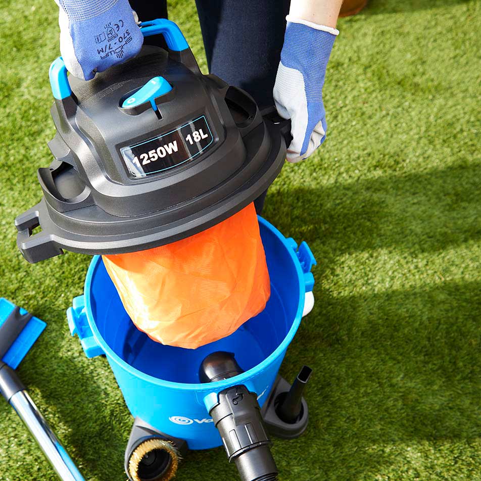 Vacmaster® WD18 Artificial Grass Vacuum | Garden Vacuum – Cleva UK