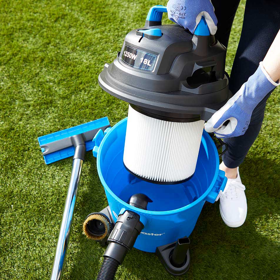 Vacmaster® WD18 Artificial Grass Vacuum | Garden Vacuum – Cleva UK